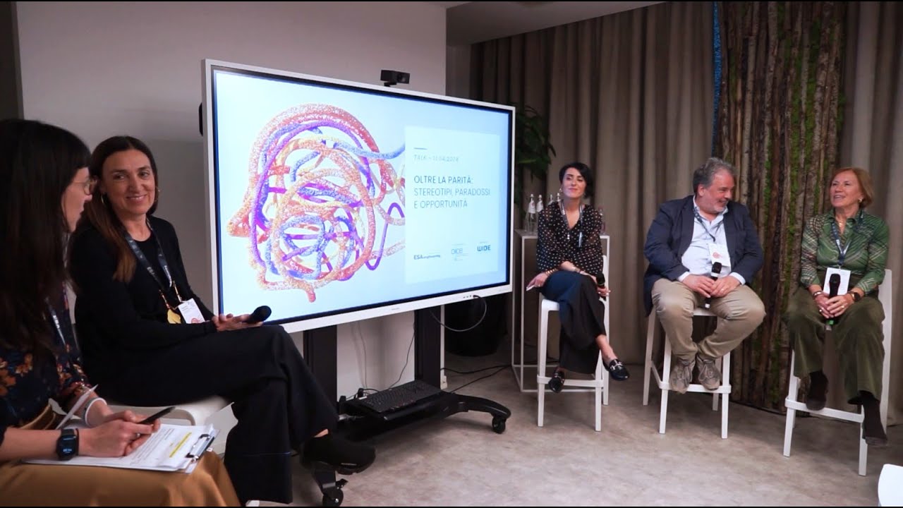 ESA Talk - Oltre la Parità: Stereotipi, Paradossi e Opportunità - YouTube