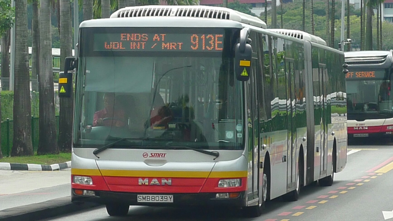 SG51 Special: SMRT Bus Service 913E, SMB8002C - YouTube