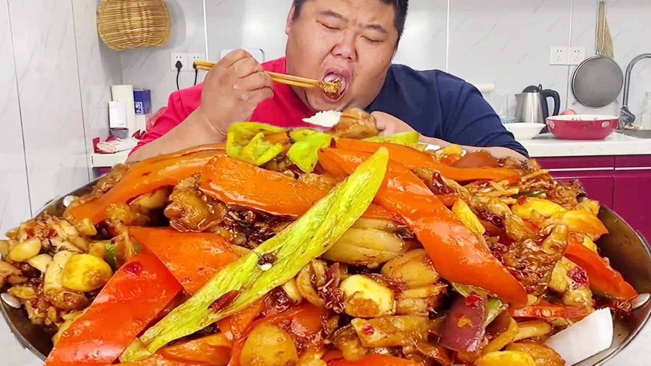 10只大牛蛙先炸再爆炒，猴哥做“干锅牛蛙”解馋，麻辣鲜香吃过瘾了！【胖猴仔】 - YouTube