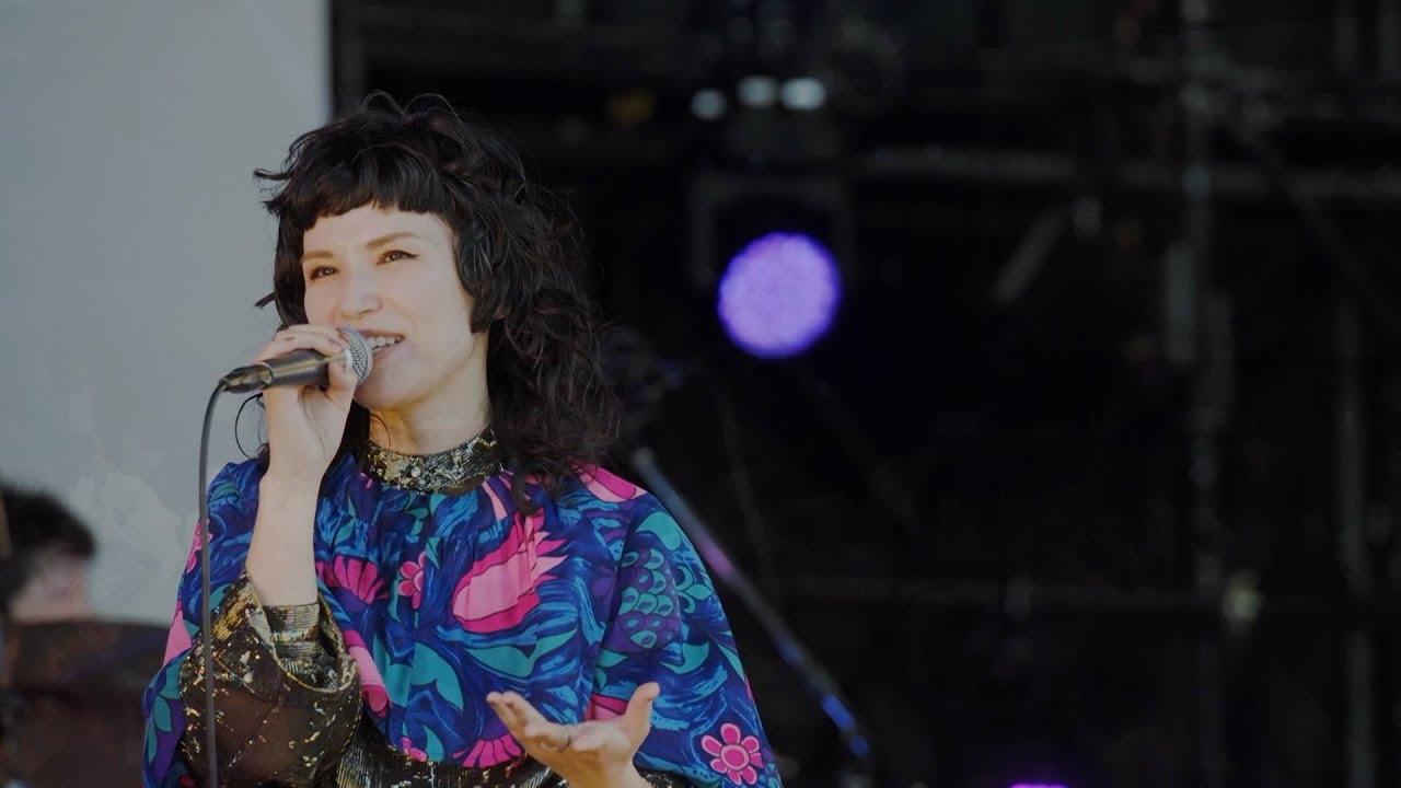 Superfly - 「彩り（Mr.Children）」from cover album『Amazing』発売記念フリーライブ in ...