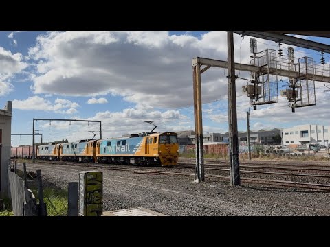 EF 30192 30226 30042 with Train 229 passing Frankton Hamilton North ...
