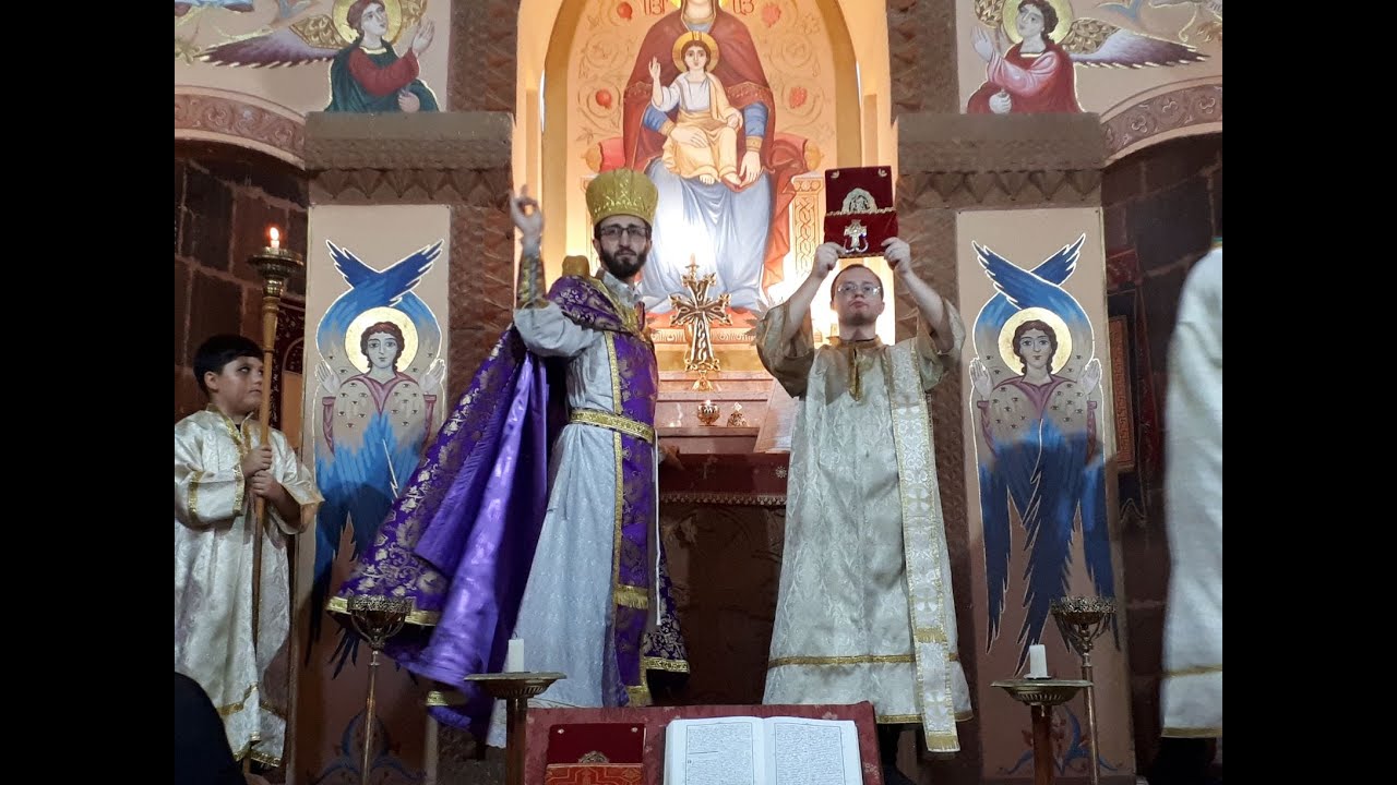 Տեր Աստվածատուր։ Սուրբ Պատարագ Առինջի Սուրբ Հովհաննես եկեղեցում։ Ter ...