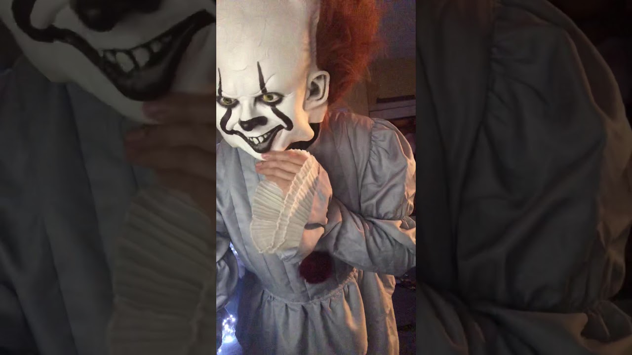ツリーの飾り付け 🎄Pennywise decorates Christmas tree 🎄 - YouTube