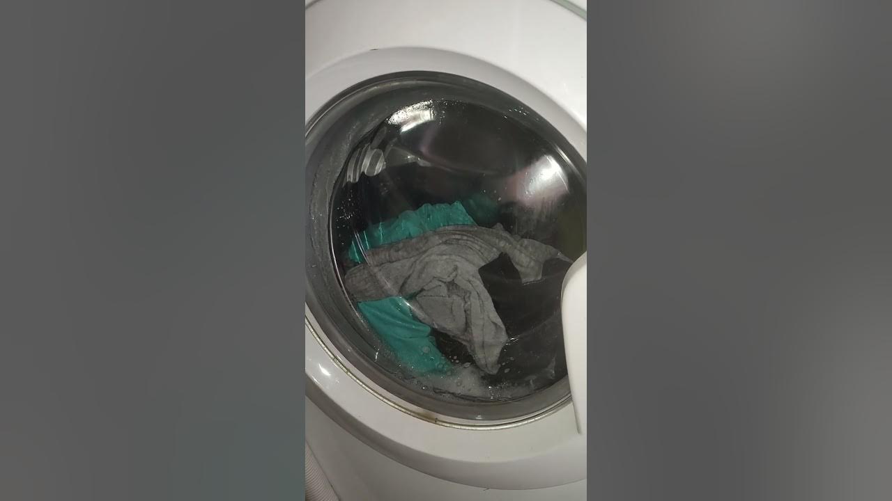 krótki urywek pranie w pralce Indesit iwsc51252 na programie Jeans 40 1200obr - YouTube