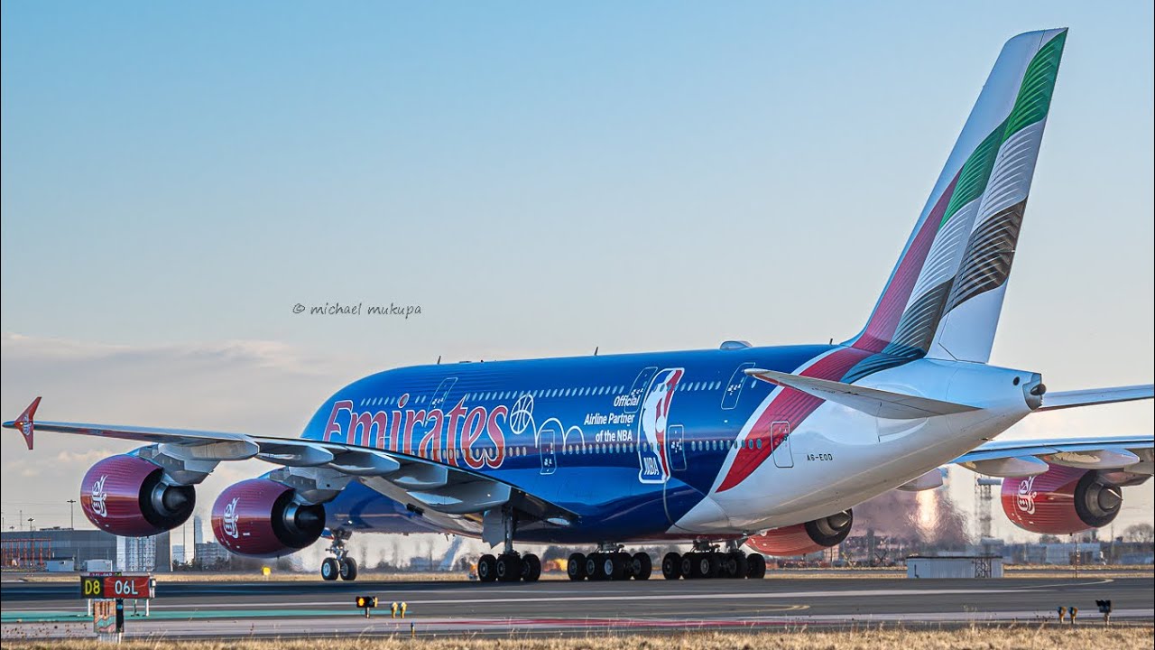 Emirates NBA a380 super heavy landing in Toronto - YouTube