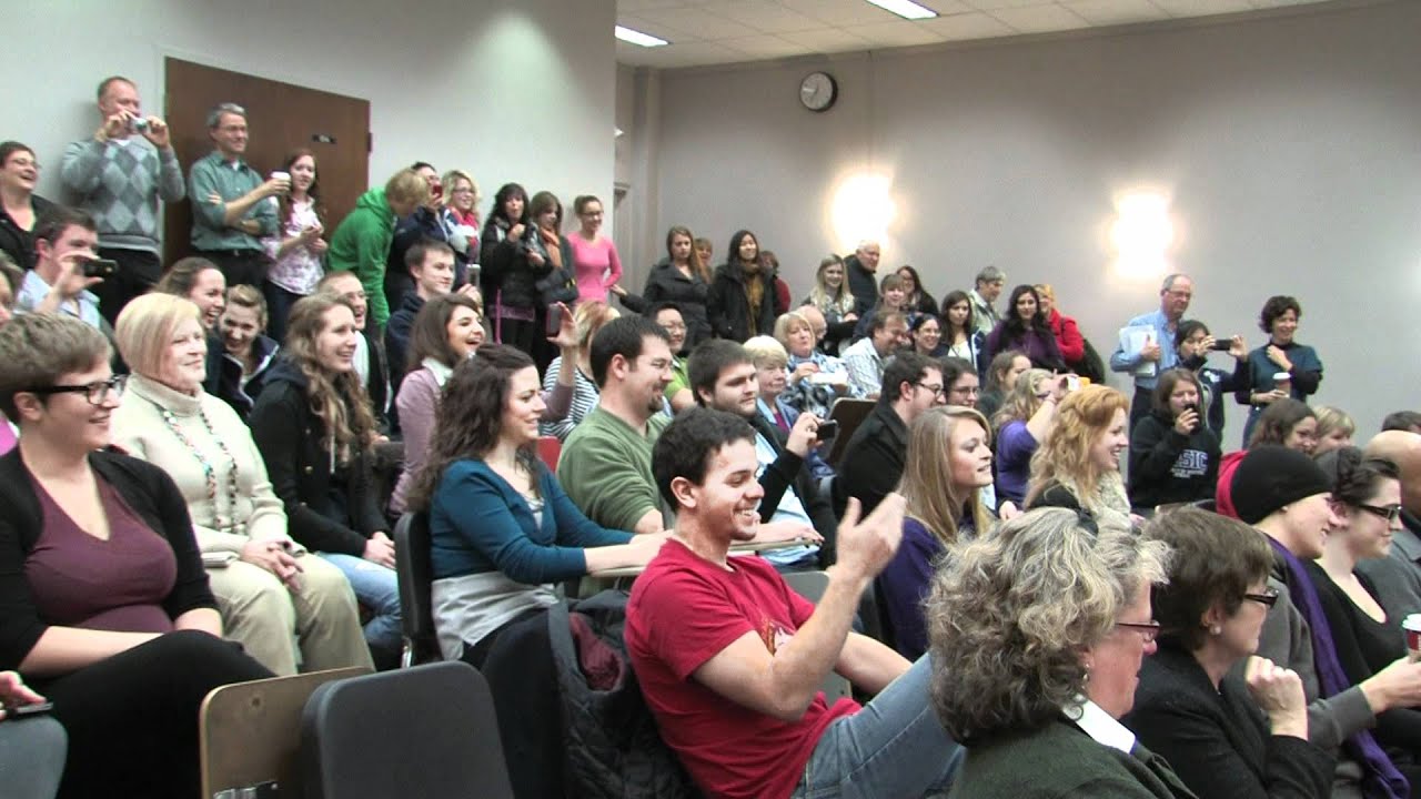 Ted Baerg sings Figaro while cutting hair for United Way - YouTube