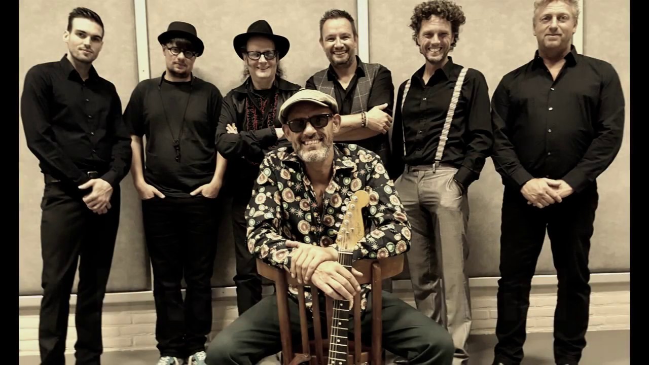 Dave Chavez Band 'So far away' tijdens de release van de CD 'Loving ...
