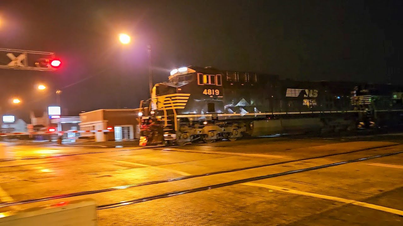 Speedy Norfolk Southern coal train w/EMD SD70ACU DPU - YouTube