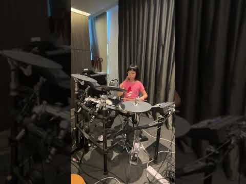 Amelia plays in SunJam - YouTube