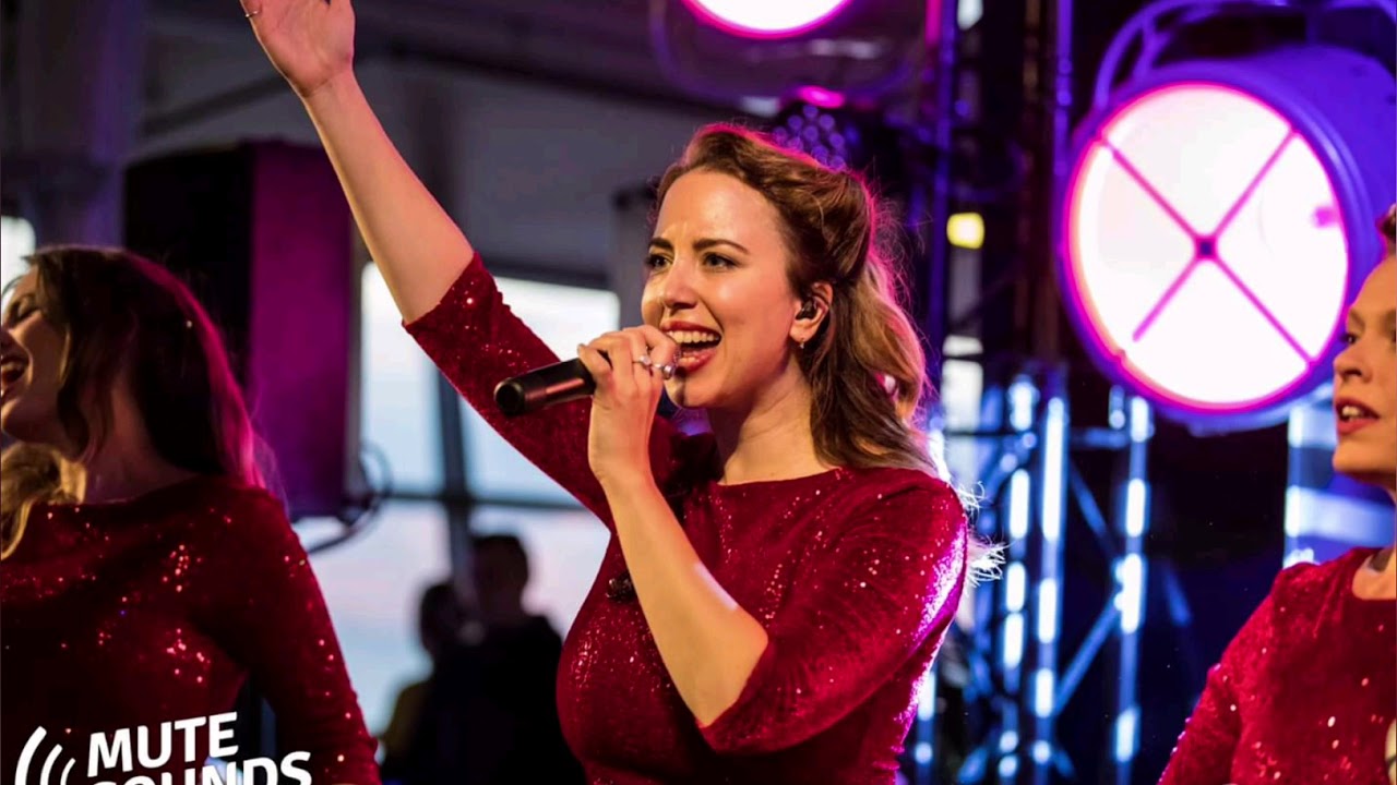 Zangeres Roos van Breukelen - YouTube