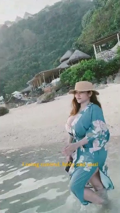 PAMELA SAFITRI BEACH WALK TIKTOK - YouTube
