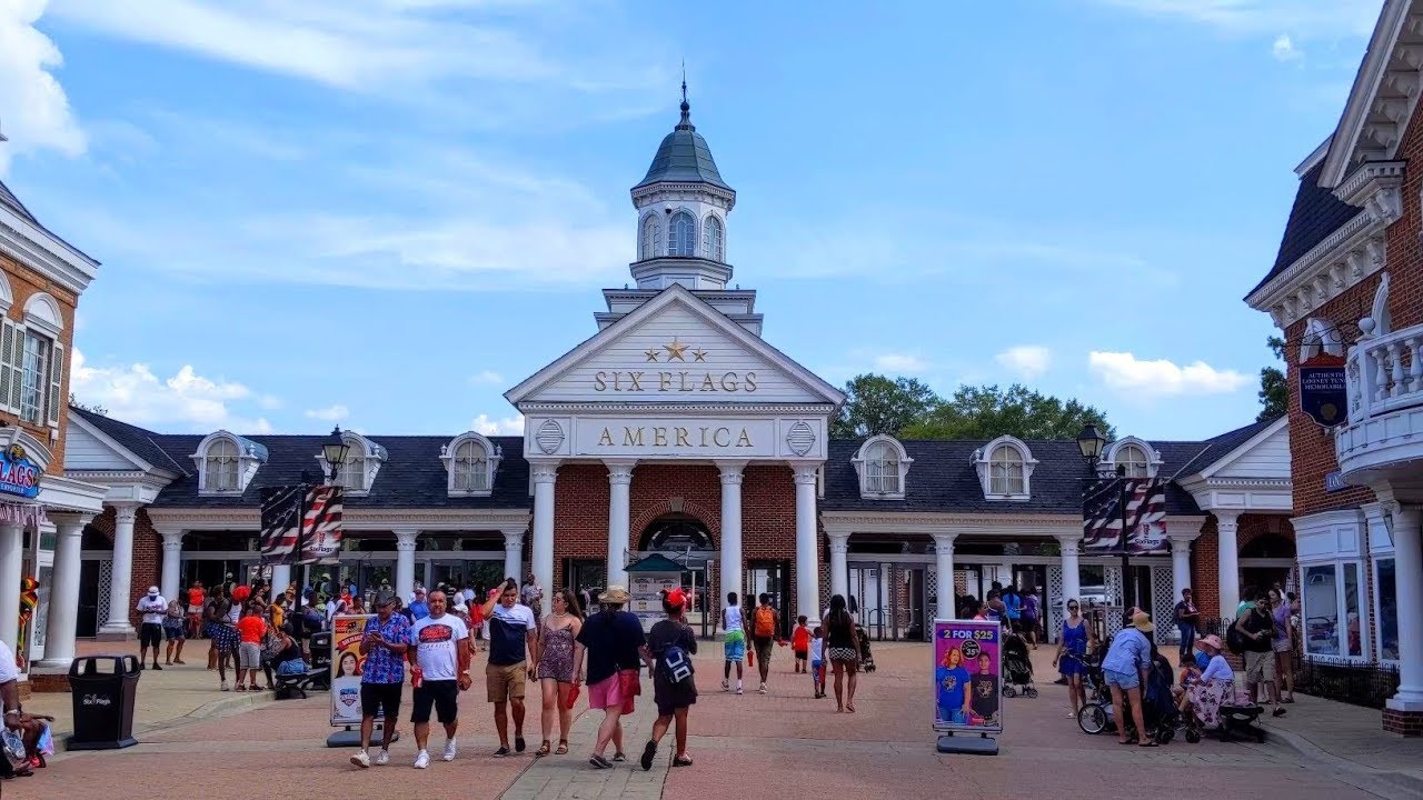Main Street 1776 at Six Flags America - YouTube