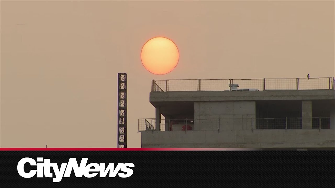 Wildfire smoke reaches Toronto - YouTube