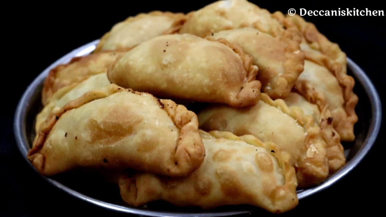 Khowa ki puri (Khowe ki puri banane ka Tarika) khoye ki poori mawa puri ...