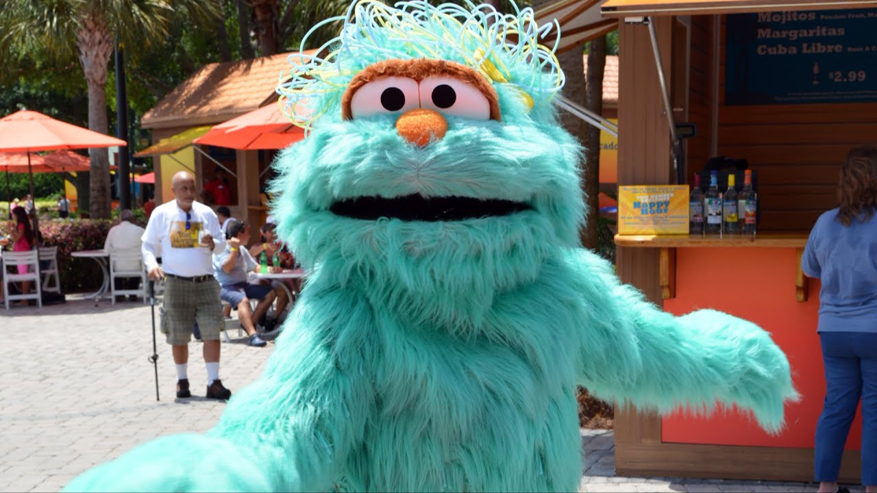 Rosita from Sesame Street Dances & Meets Us at SeaWorld Viva La Musica ...