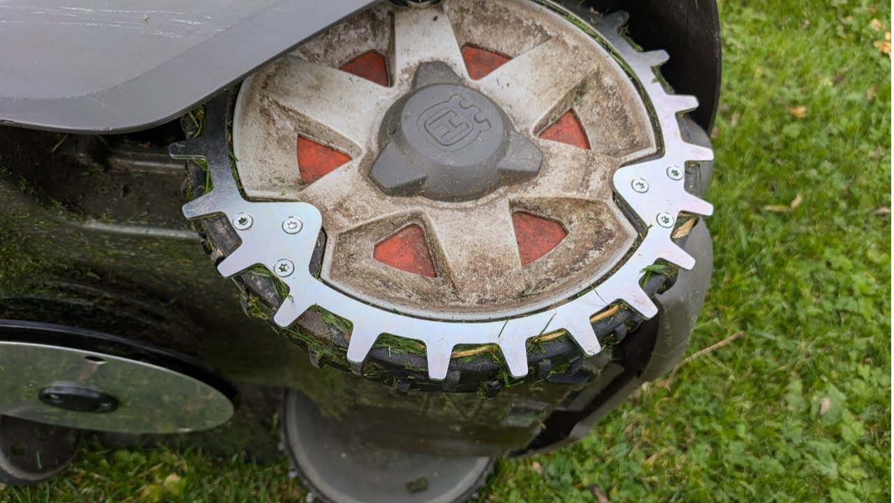 How to install wheel spikes on a Husqvarna Automower - YouTube