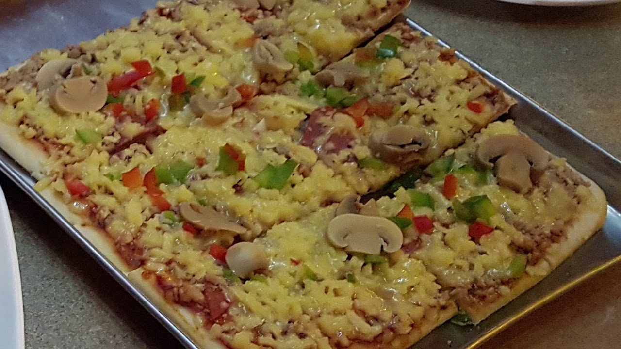 Hometown Flavors @ Didi's Pizza - YouTube