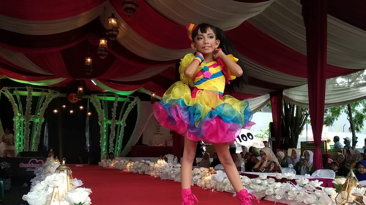 Full Colours Fashion Show - YouTube