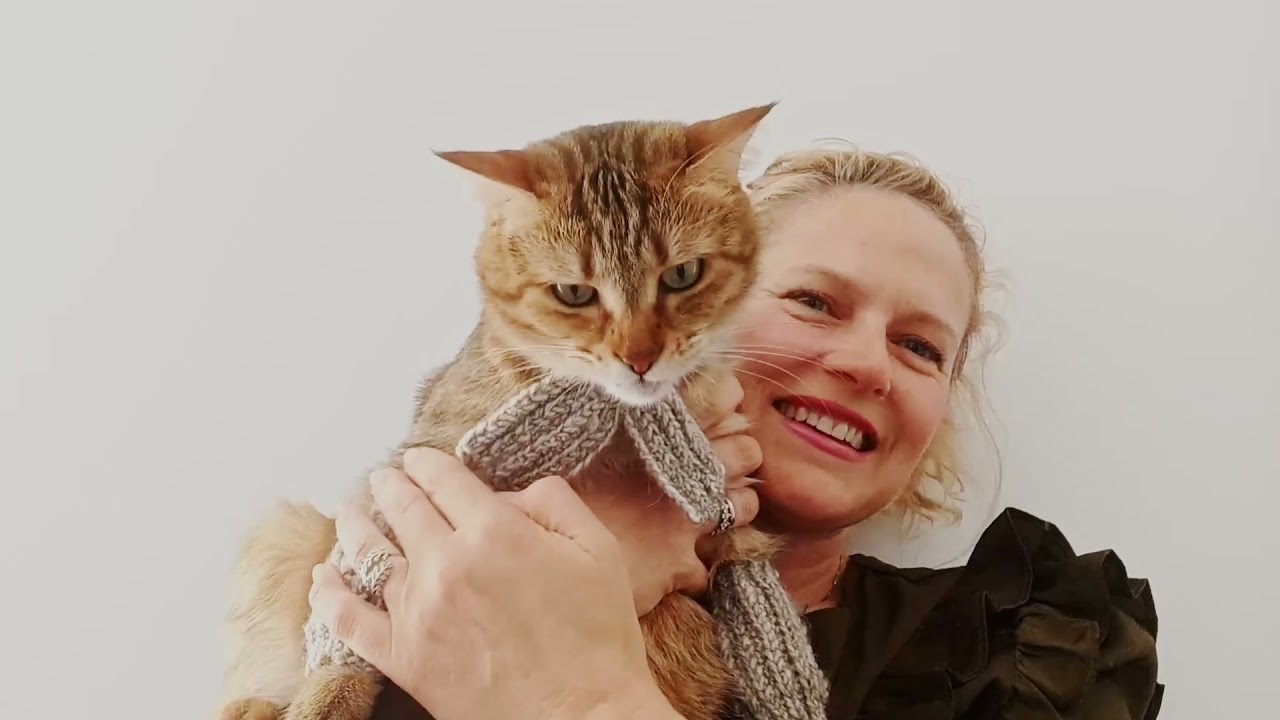 Matchy matchy - Mac Matching Keyhole Cat Scarf & Leg Warmers - YouTube