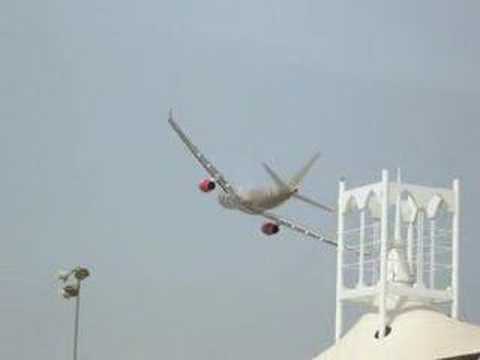Gulf Air Flyover at 2008 Bahrain F1 - YouTube