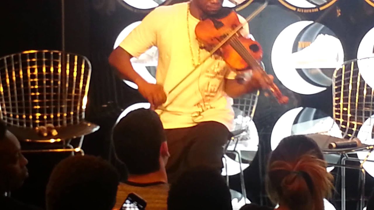 Lee England jr. Performs live at Nike town Chicago - YouTube