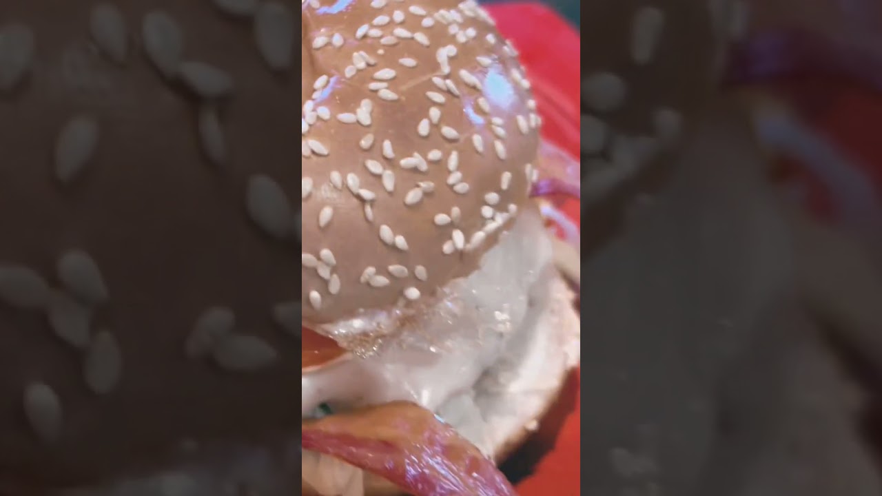 Royal Red Robin Burger #yummy #burgershorts - YouTube