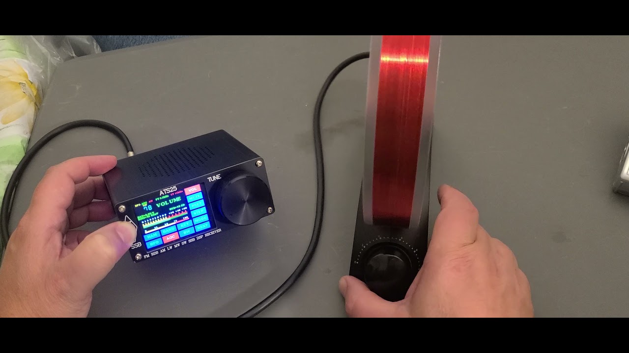 ATS-25 + Tecsun AN-200 Mediumwave loop scanning the AM band and ...