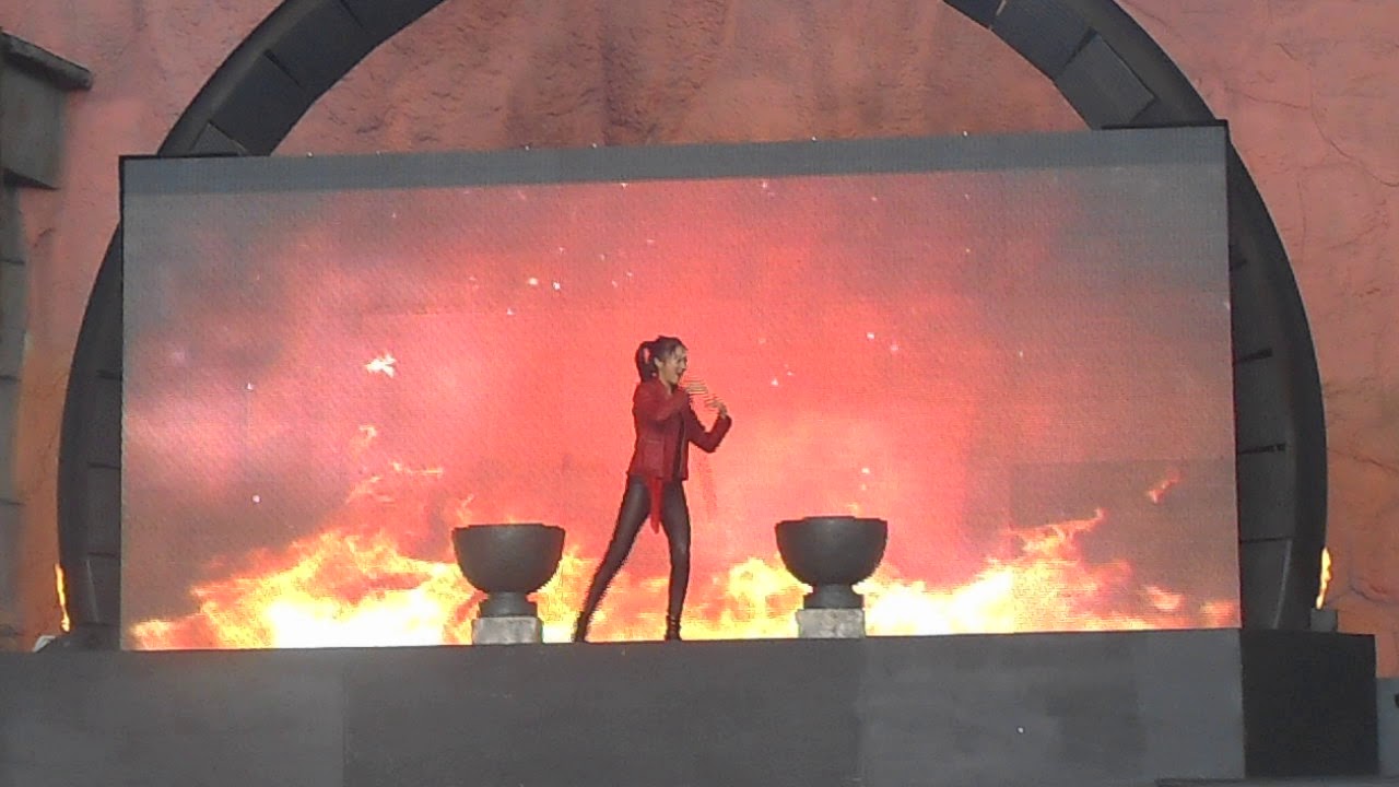 Magician master Demian live magic house Dufan - YouTube