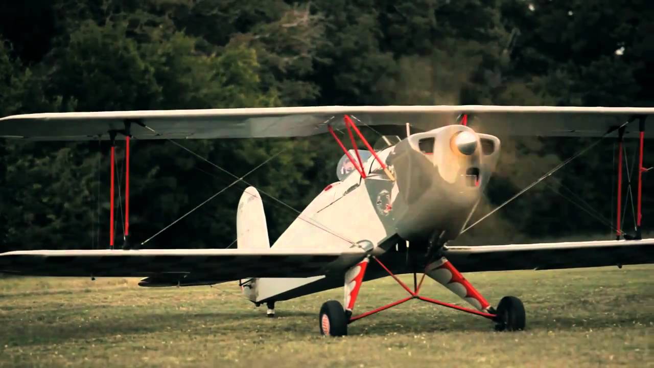 WWII Bucker Jungmann Biplane - Filmed with the Canon 5D Mark II and ...
