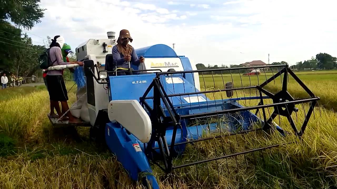 Agrimac Combined Harvester - YouTube