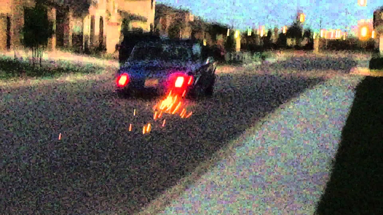Bagged Old-School w114/w115 Benz - YouTube