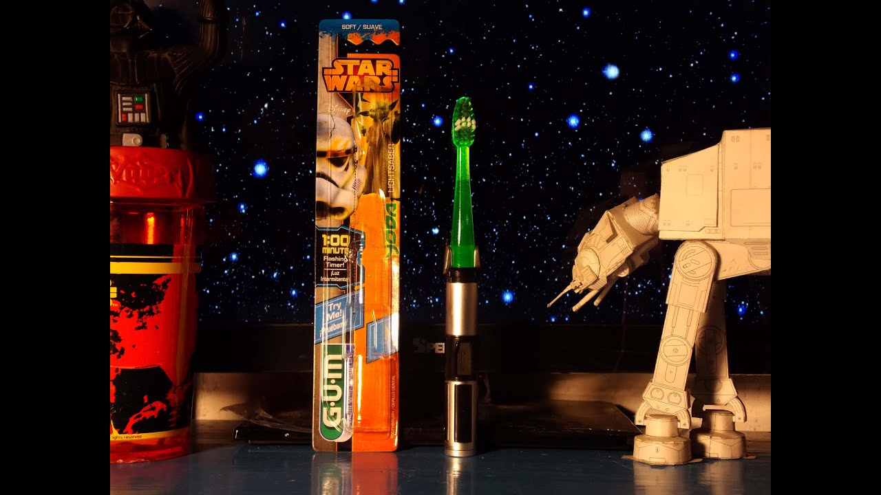 Yoda toothbrush lightsaber Star Wars - YouTube