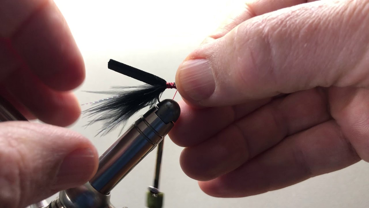Tying a simple gurgler - YouTube