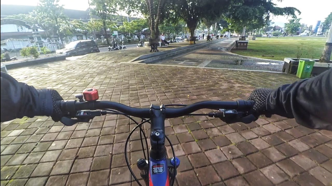 Gowes Pagi Alun - Alun Banjarnegara - YouTube