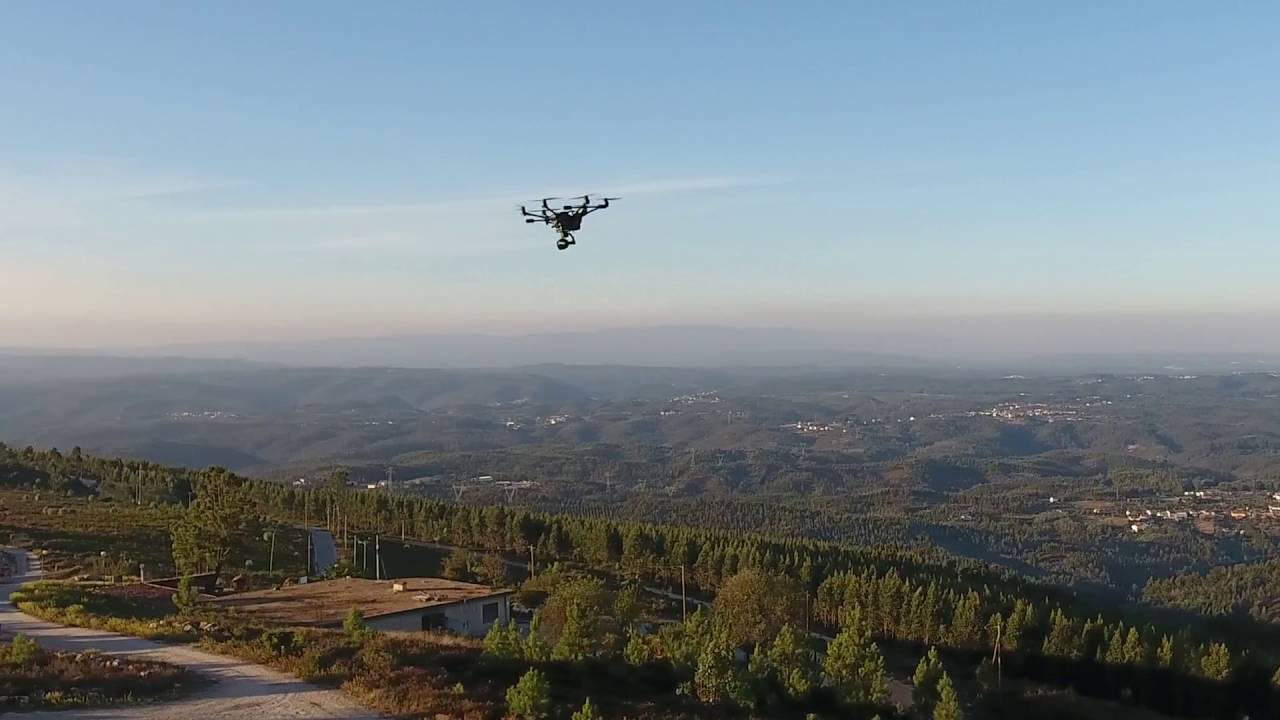 Typhoon H and Phantom 4 fly together 4K - YouTube