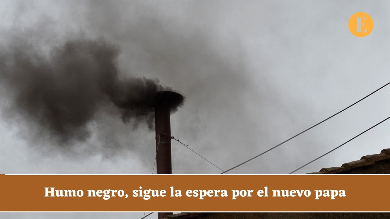 Humo negro, sigue la espera por el nuevo papa - YouTube