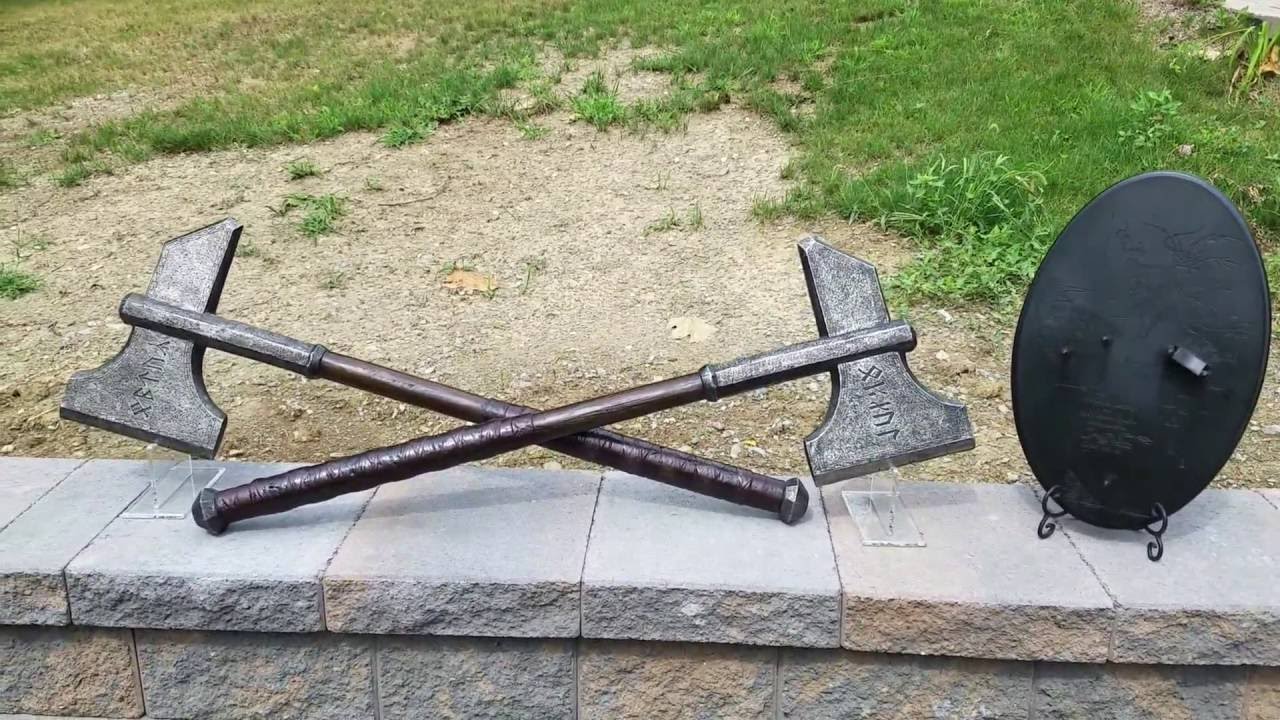 Weta Workshop Hobbit Battle Axes of Dwalin Prop Replicas LOTR - YouTube