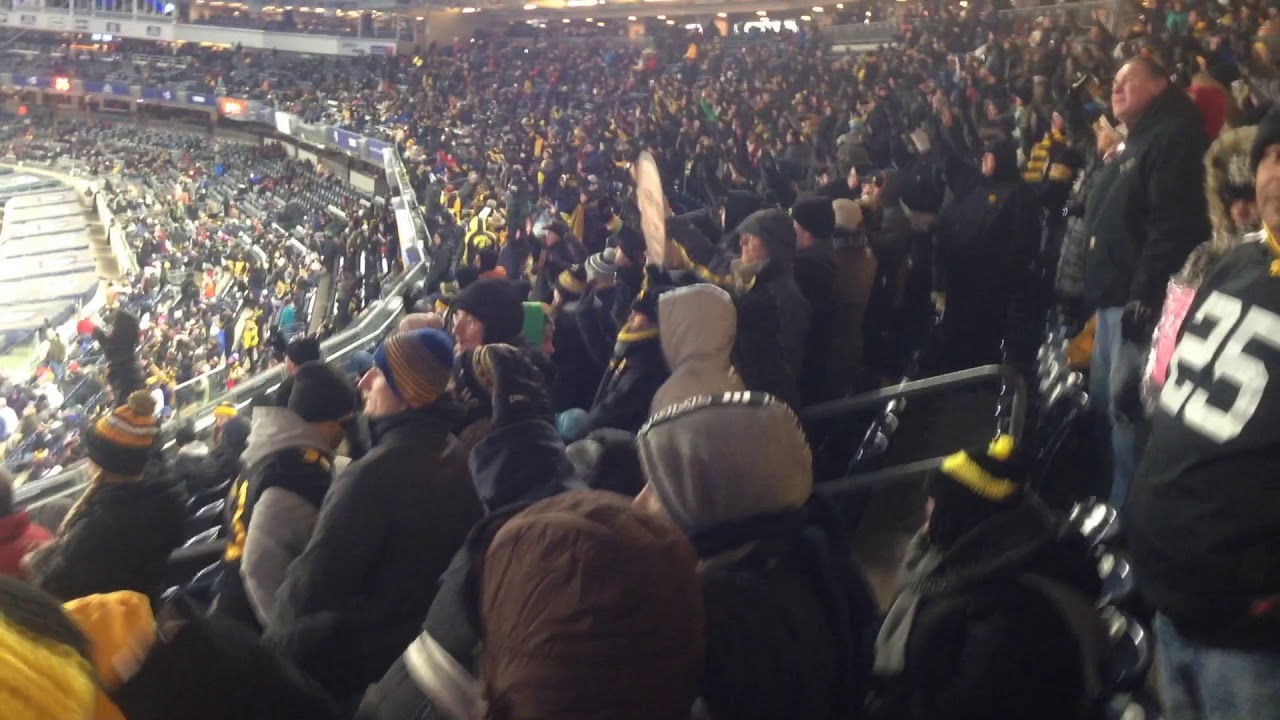 Iowa fans do Kinnick Wave at Yankee Stadium - YouTube