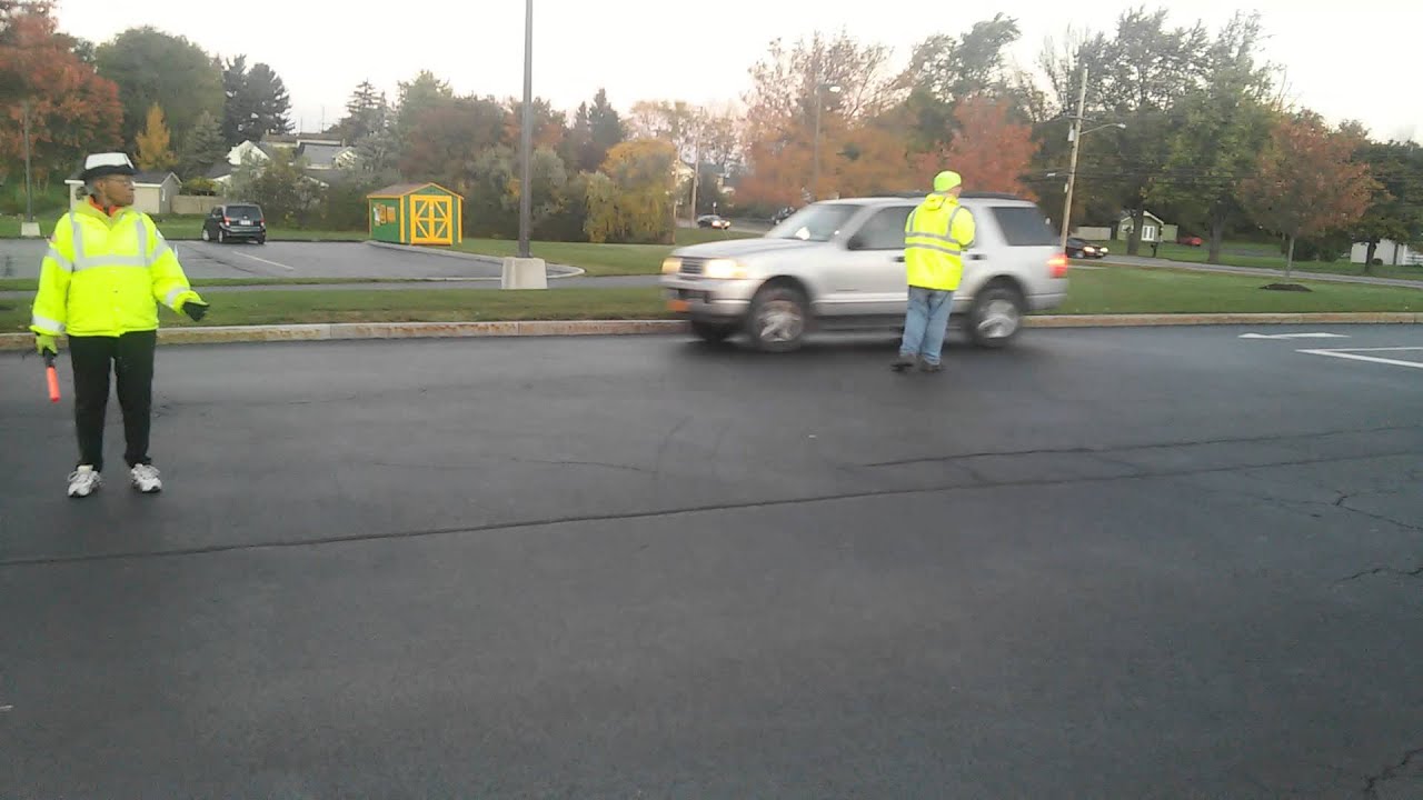 Funny crossing guard at the high School (19)(3) - YouTube