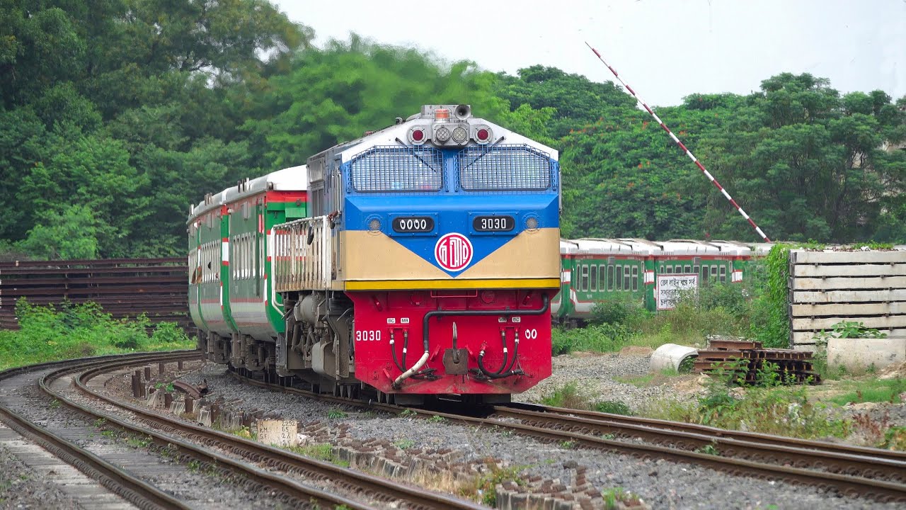 Non-stop Intercity Subarna Express Train || EMD + PT INKA in action ...