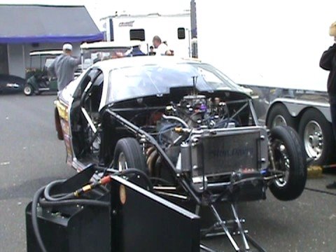 Bill Glidden warming up his small block ford - YouTube