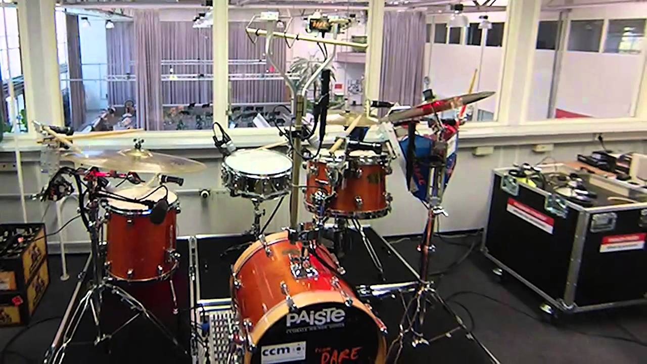 Robot drum solo - YouTube
