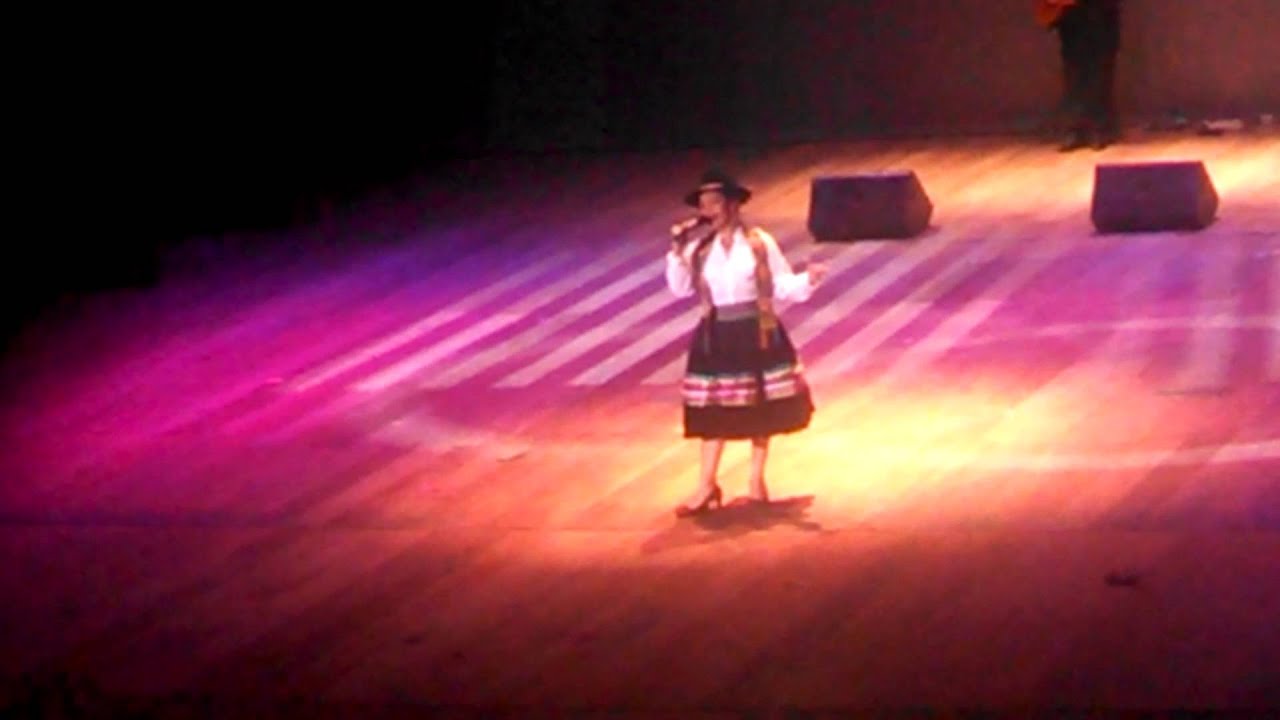 Victoria Gamboa - Chiwillito negro - Teatro Municipal - YouTube