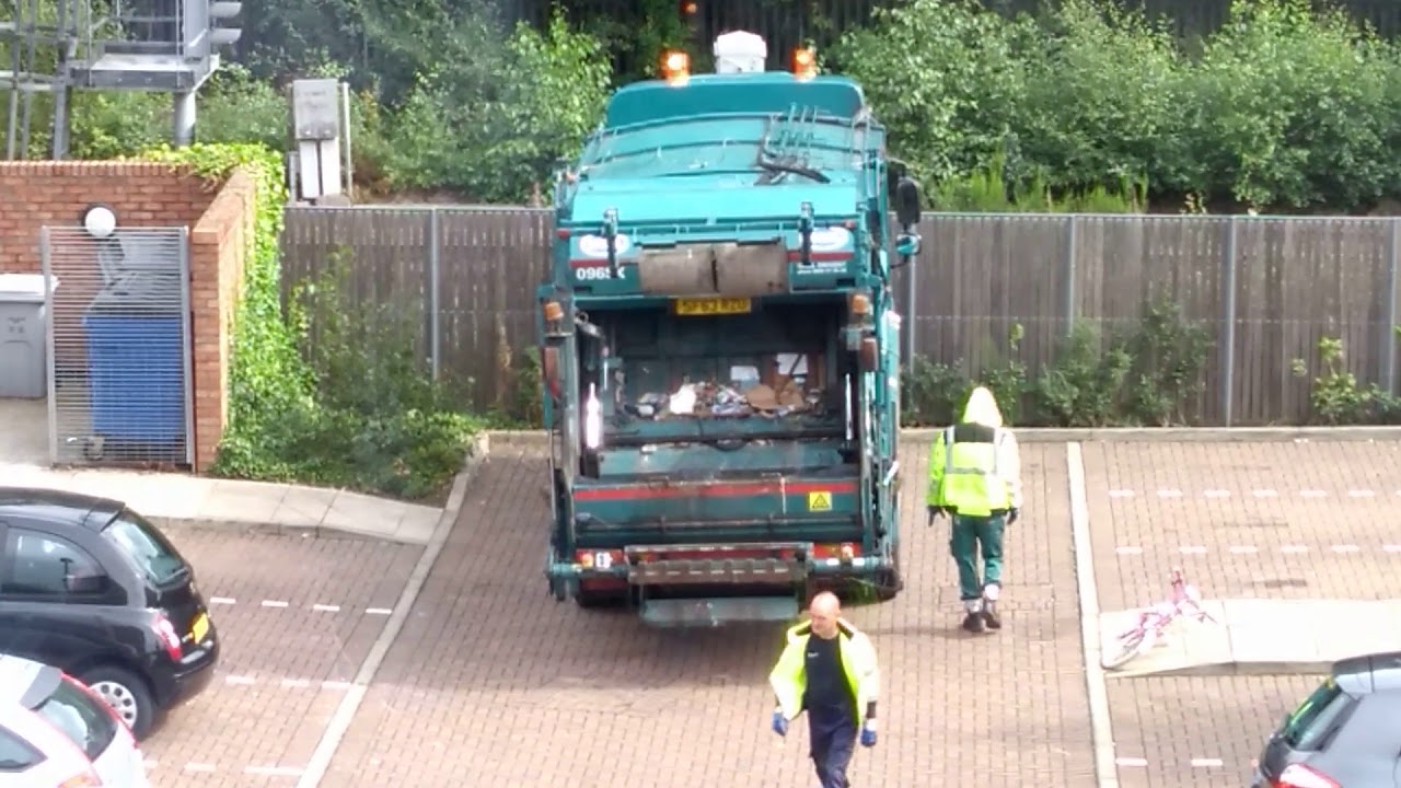 Heil Powertrak bin lorry collecting bulk waste - YouTube