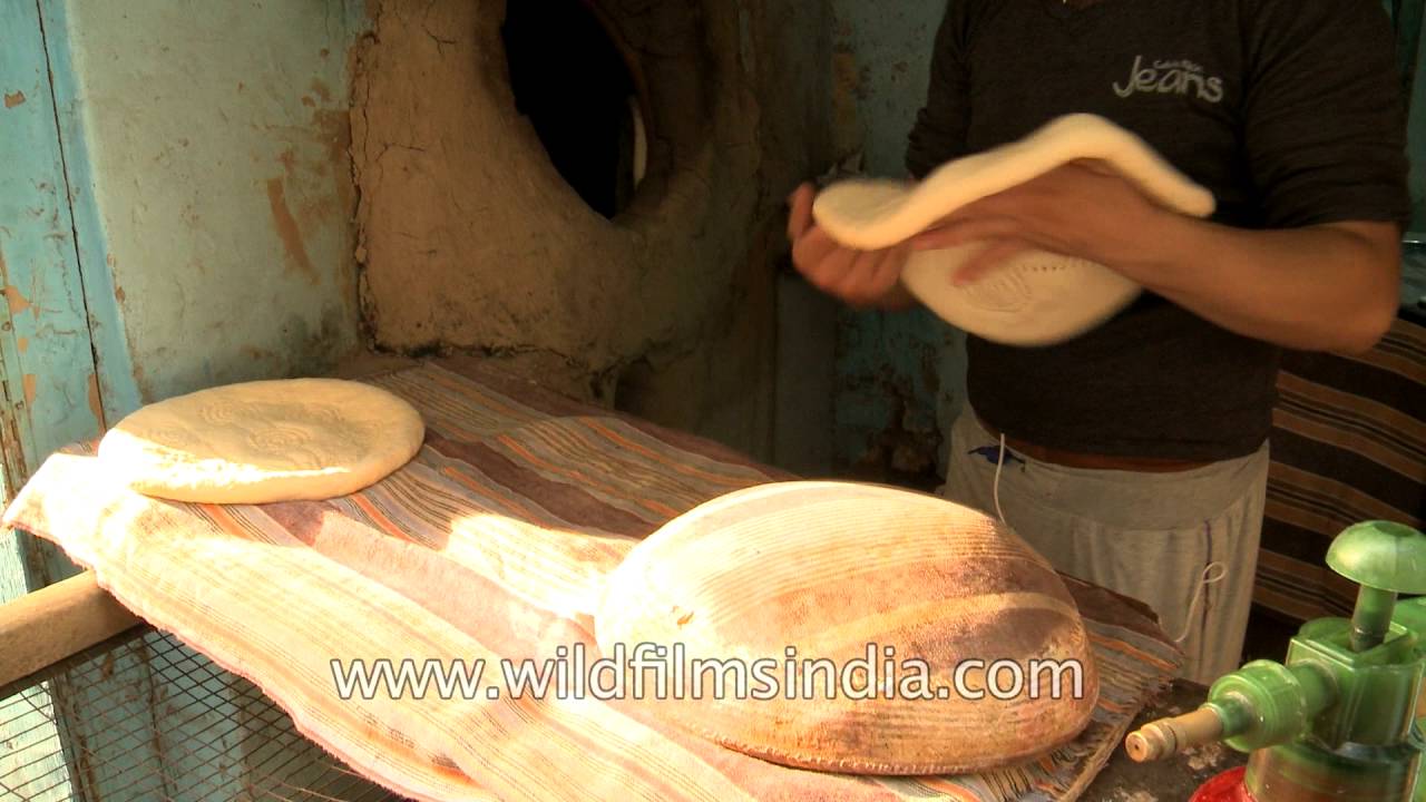 Afghani rotis are the fluffiest fragrant fresh breads you can buy - YouTube