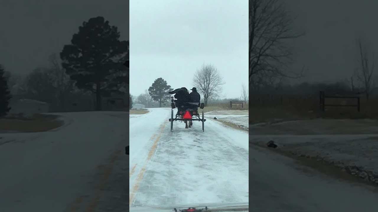 Amish drifting horse n buggy - YouTube