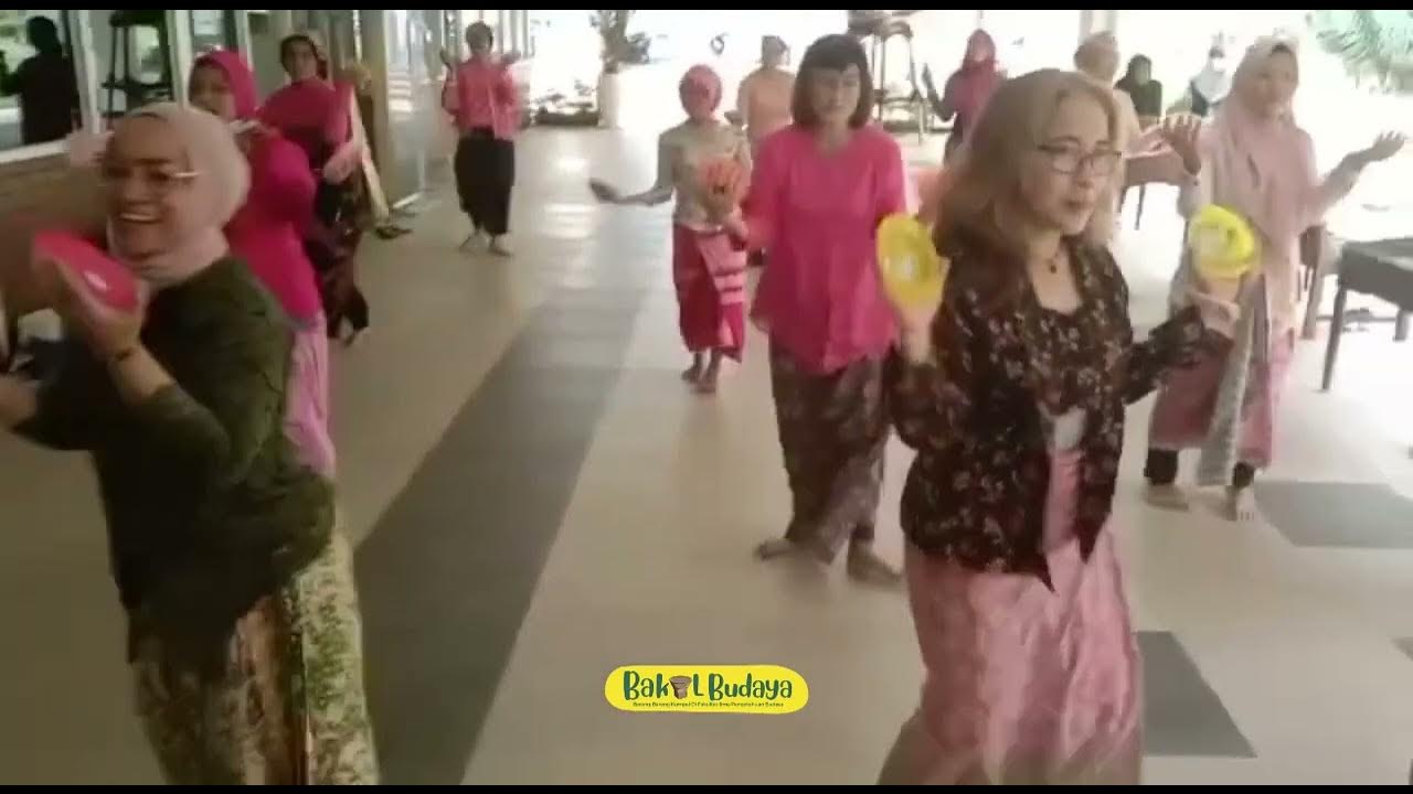 Belajar Tari Piring di Gedung Dekanat FIB UI bersama BAKUL BUDAYA - YouTube