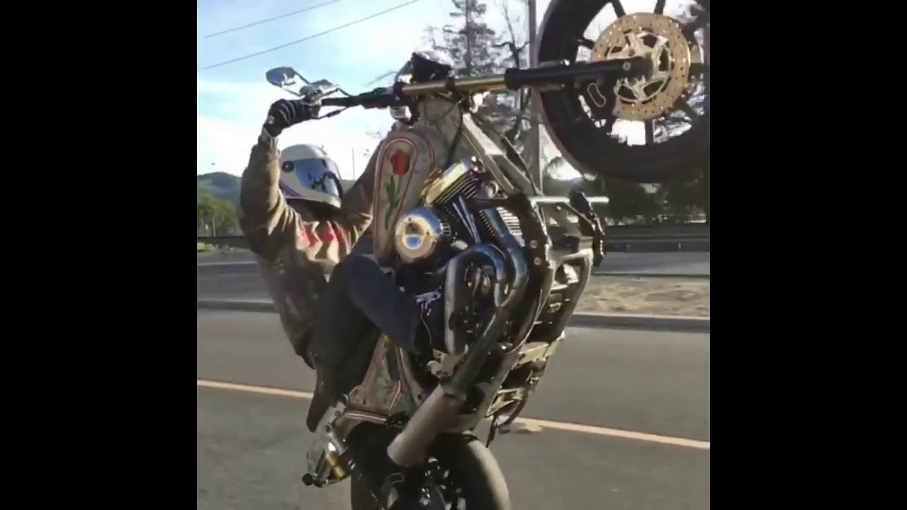 TOP HARLEY CRASHES, WHEELIES, DRIFTS & BURNOUTS - YouTube