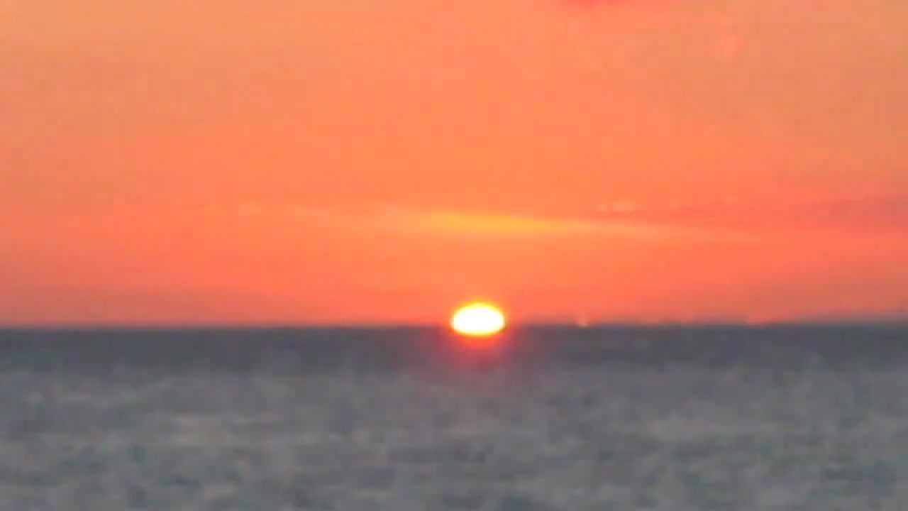 Green Flash Hawaiian Sunset in Hawaii - YouTube