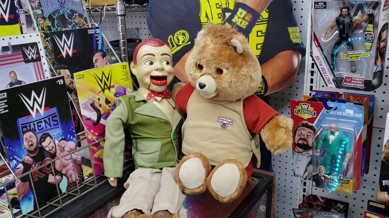 Creepy shop fun (@asylum Collectables/9planets) - YouTube